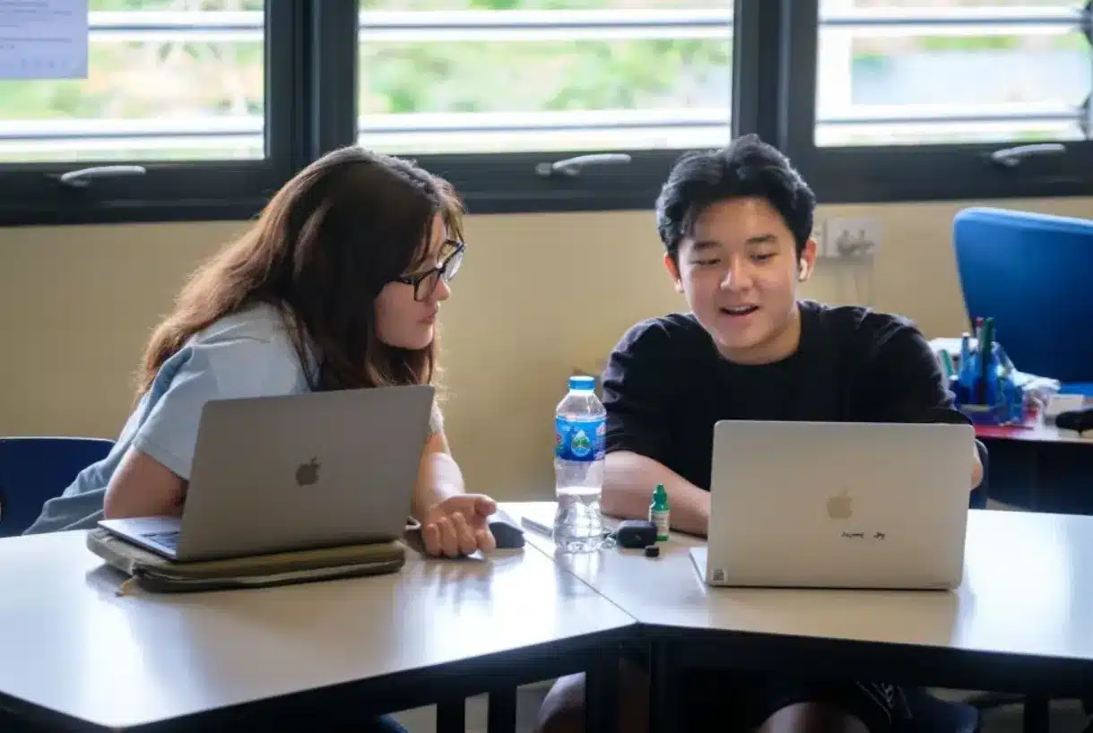 How College Students Can Stay Confident and Organized in Class - MyBioShow